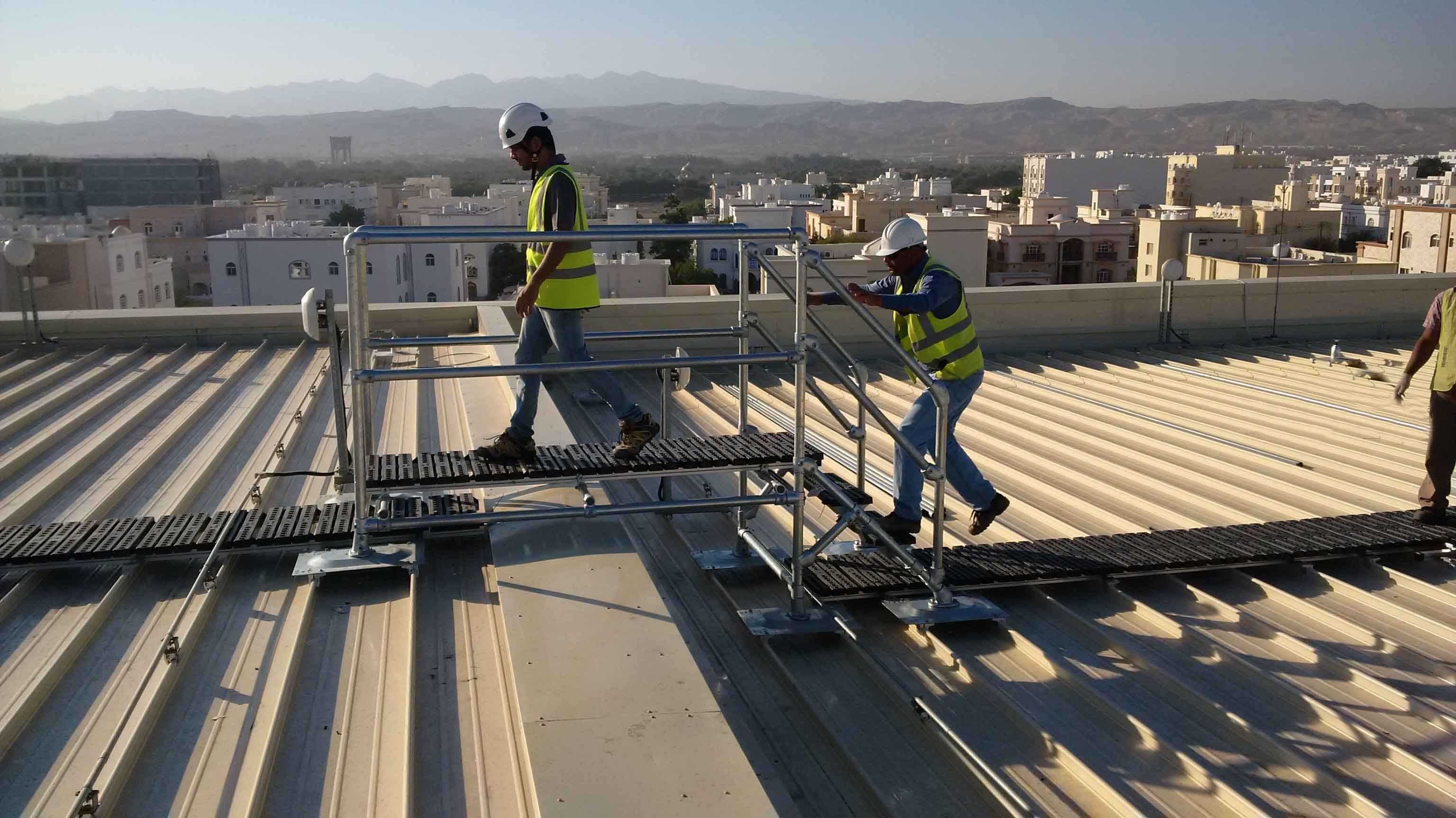 Rooftop Guardrail, Railing for Roof Edge Protection - Kee Safety